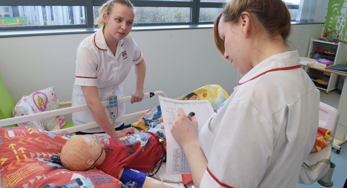 BSc (Hons) Nursing (Nursing Associate Pathway) (Children and Young ...